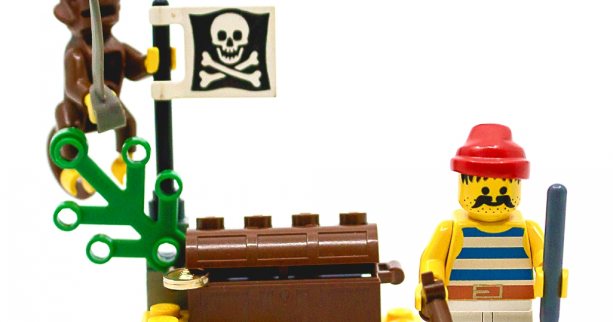 Lego Pirates - Buried Treasure - Pirat mit Schatztruhe (6235) - Brick ...